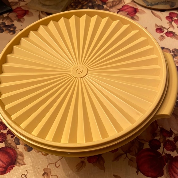 vintage tupperware | Kitchen | Vintage 7s Gold Tupperware | Poshmark